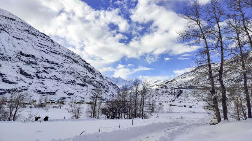 In Pics: Himachal Pradesh transformed into stunning snow-covered paradise for tourists