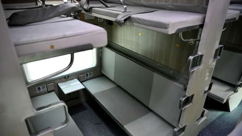 What is the difference between 3AC and 3E coaches in train?