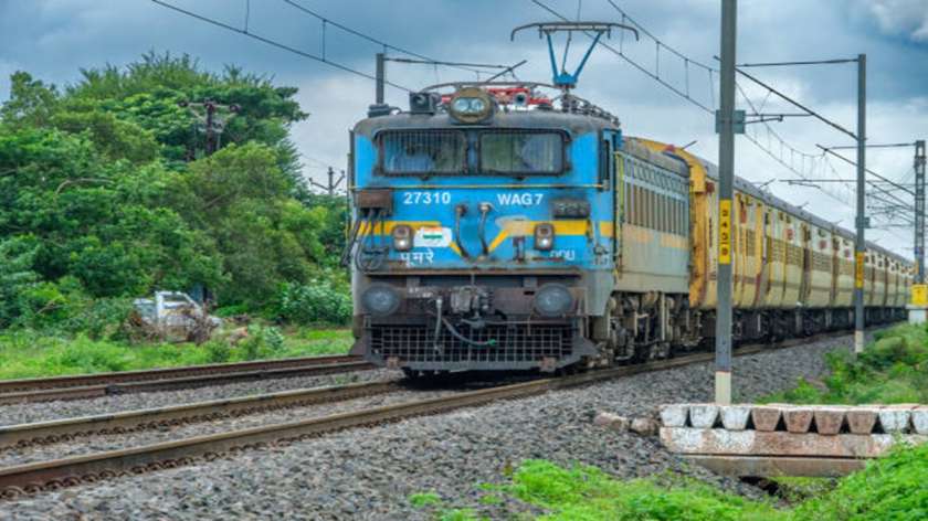 What is the difference between 3AC and 3E coaches in train?