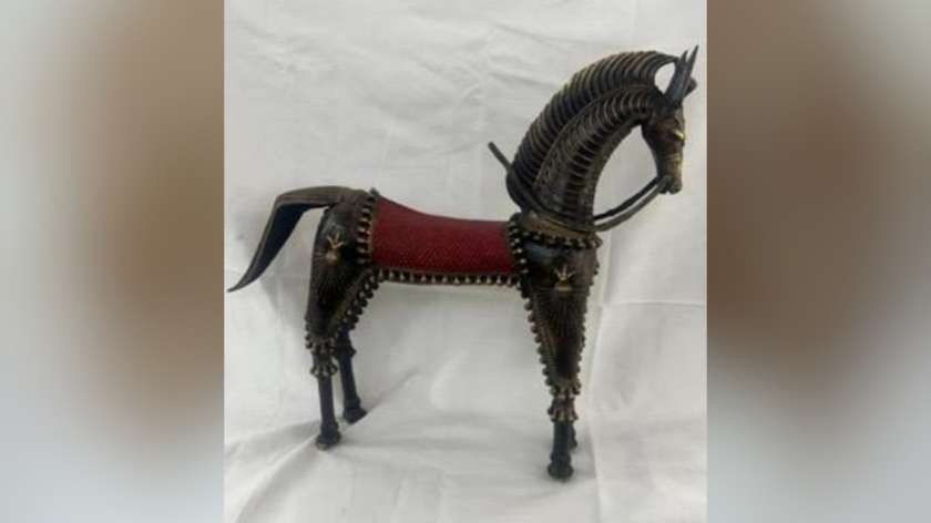 In Pics: From Madhubani Art to Brass Bodhi Tree, PM Modi presents India ...