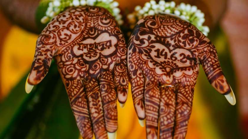 Karwa Chauth 2025 front hand mehndi designs: Simple, stylish and elegant