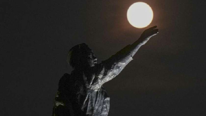 Yesterday lunar eclipse photos: Blood Moon 2025 images from India and ...