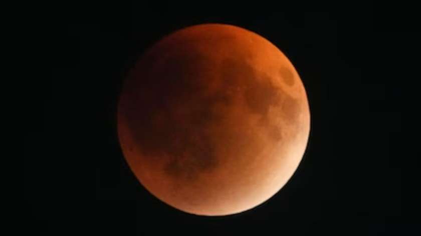 Yesterday lunar eclipse photos: Blood Moon 2025 images from India and ...