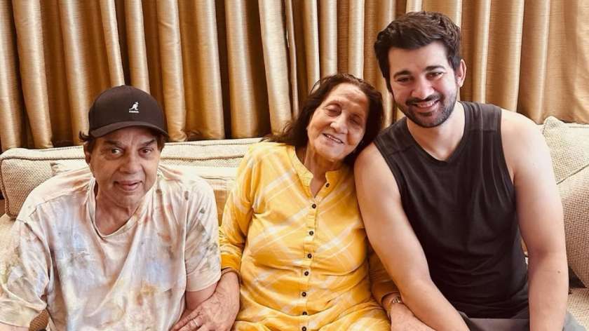 Remembering Dharmendra: A look at the veteran actor's family moments ...