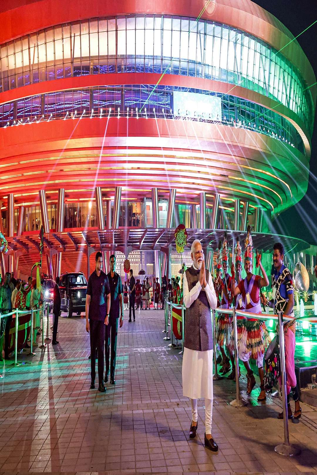 PM Modi performs puja at redeveloped India Trade Promotion Organization ...