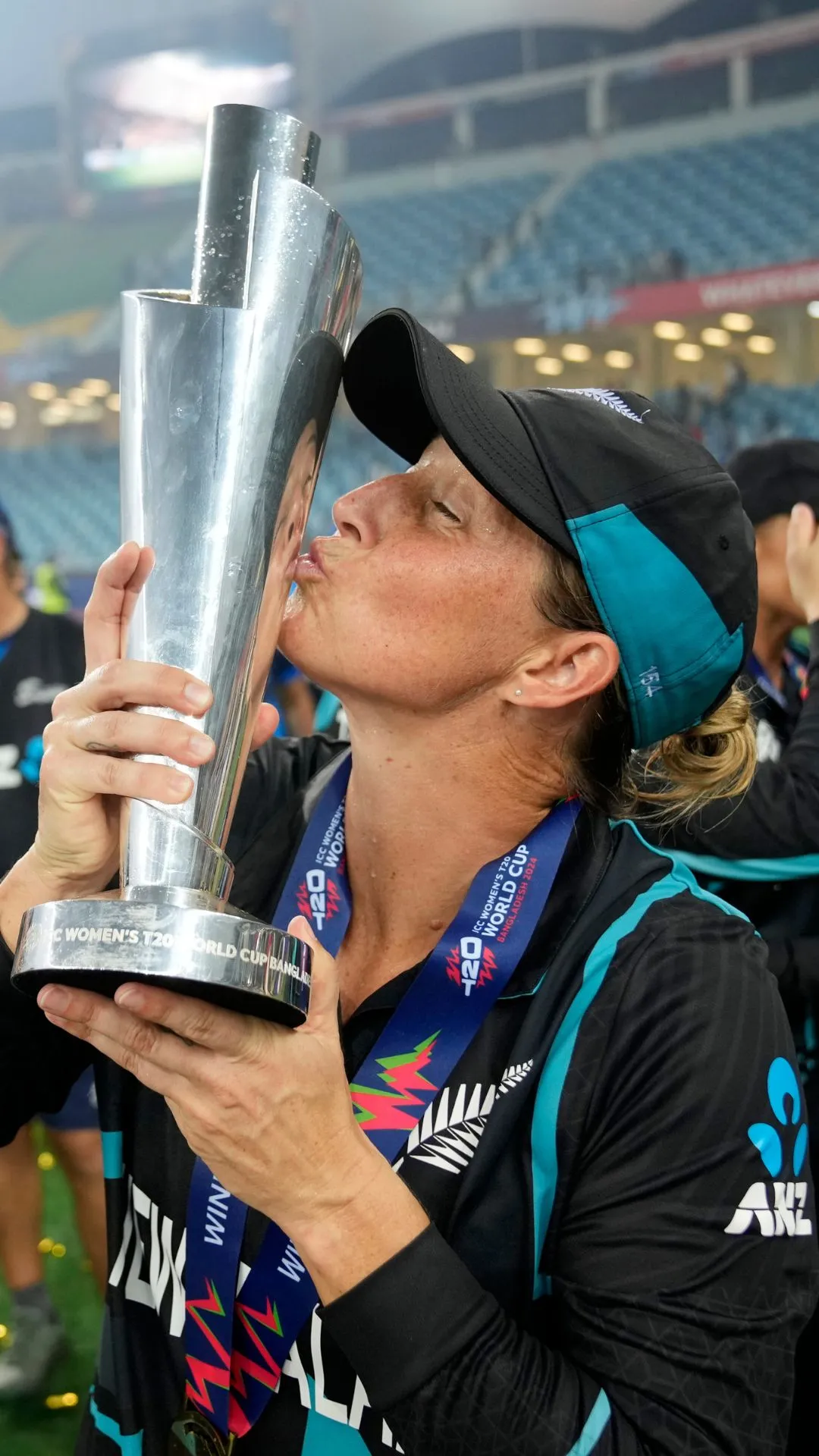 Players to win WPL and Women's T20 World Cup; Amelia Kerr, Sophie ...