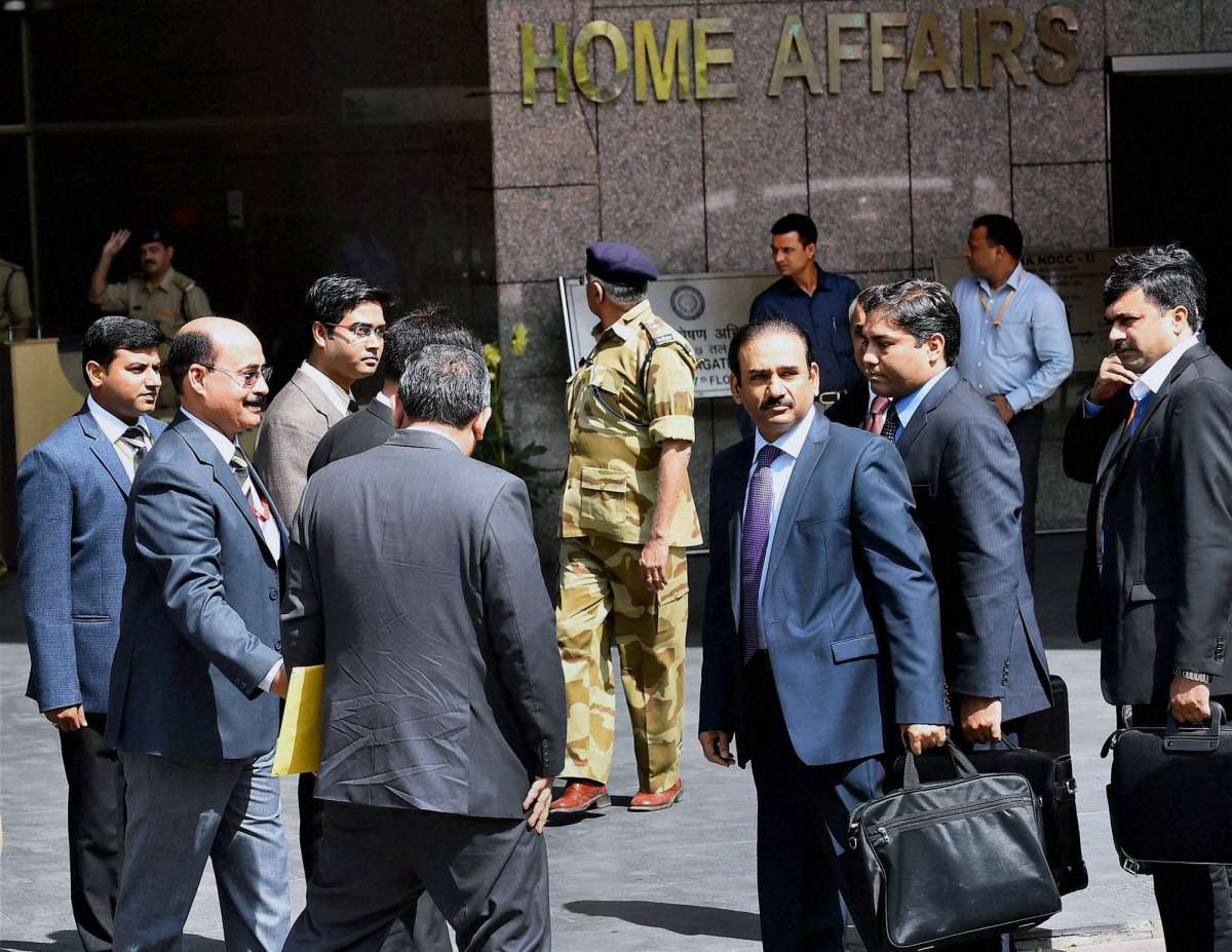 Pakistan JIT arrives in Amritsar, heads to Pathankot in bulletproof ...