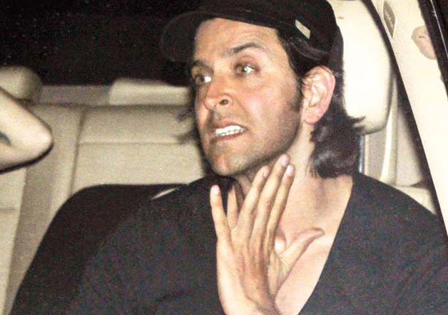 Oops! A female fan put her finger in Hrithik Roshan's underpants ...