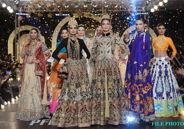 Pakistan fashion week: Xeeshan, Pink thrill with silvery show on second ...