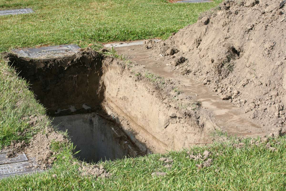 Kerala Principal furious after students prepare ‘grave', sprinkle it ...