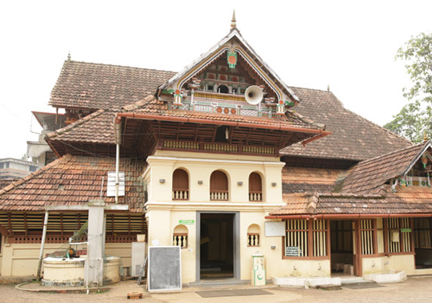 In a first, 1000-yr old Kerala mosque allows women believers, but ...