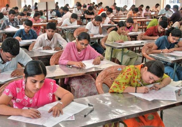 SC again declines to modify NEET order, medical test on May 1 | India ...