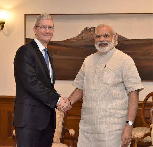 Apple CEO Tim Cook meets PM Modi, visits Gandhi Smriti museum (See Pics ...