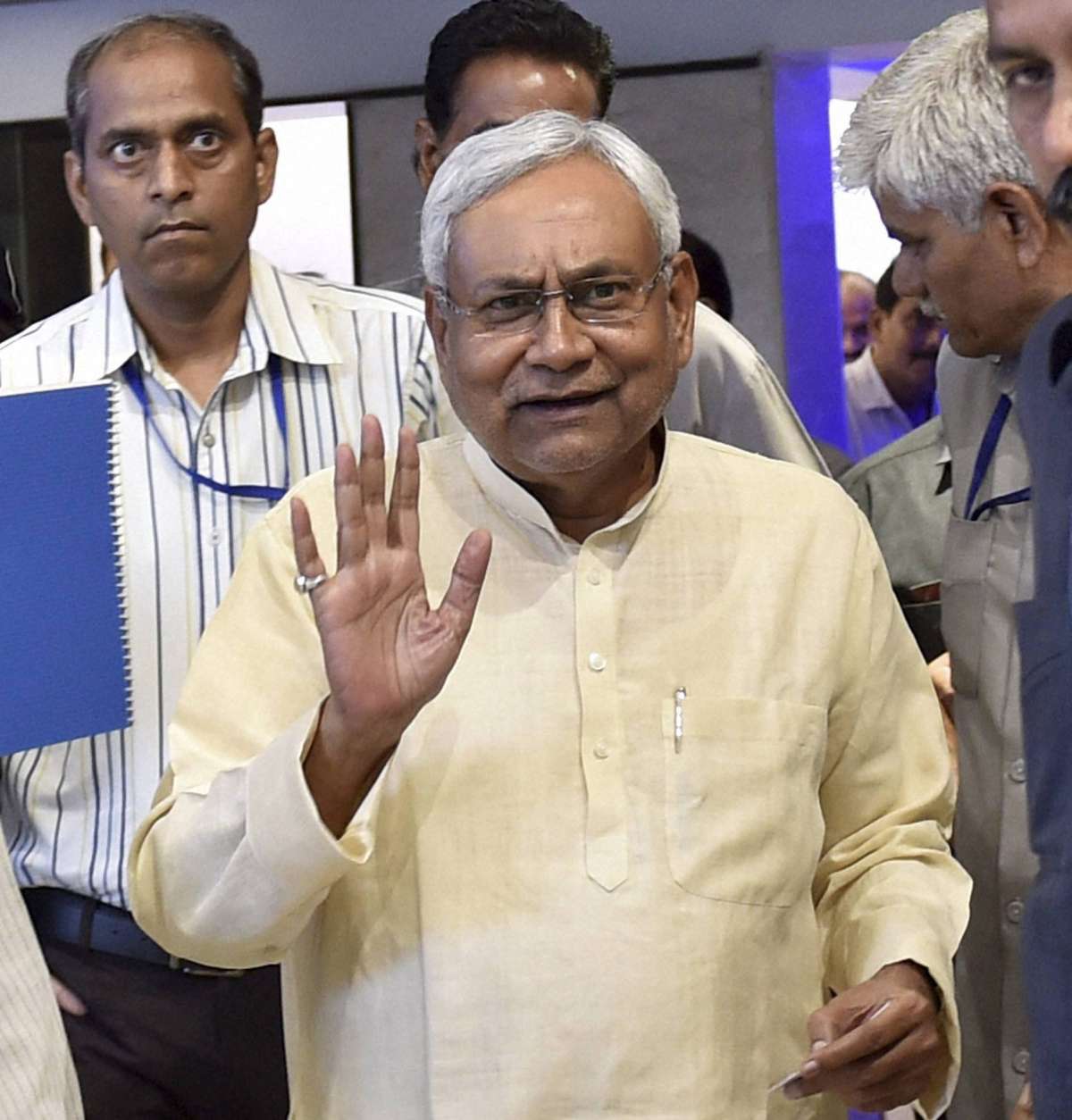Nitish promises prohibition if UP voters "strengthen" his hands ...