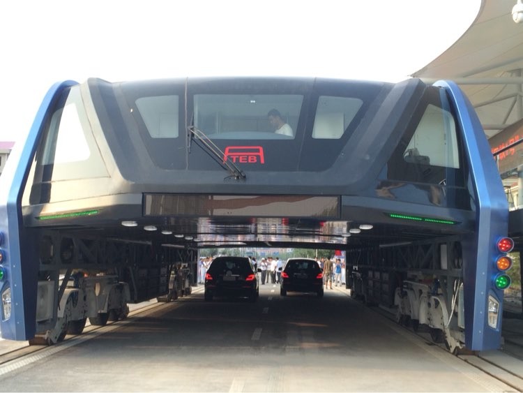 China builds giant straddle bus that travels over moving cars | India ...