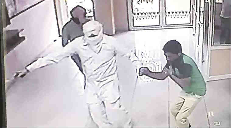 Robbed in 90 seconds: Rs 15 lakh loot from PNB captured on camera ...