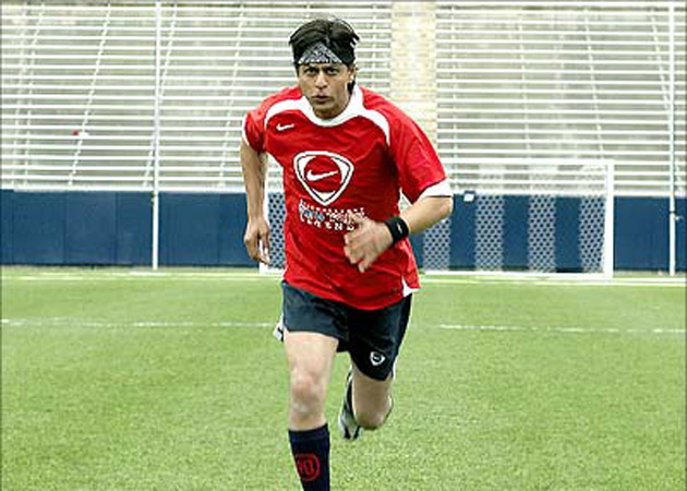 Watch: Shah Rukh Khan hilariously combines moves of Jordan and Messi ...