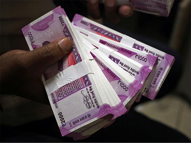 Fake Indian currency racket busted in Hyderabad; Rs 2000 counterfeit ...