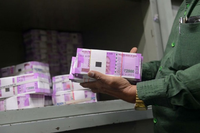 ED recovers Rs 30 lakh, Rs 18 lakh in new currency and 2.5 kg gold from ...