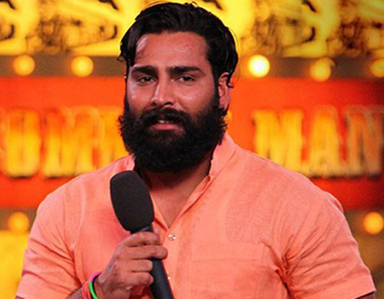Commoner becomes celebrity: Manveer lifts ‘Bigg Boss 10' trophy, beats ...