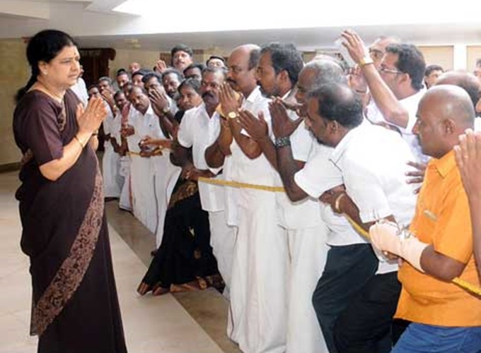 Chorus grows in AIDMK for Sasikala to take charge as TN Chief Minister ...