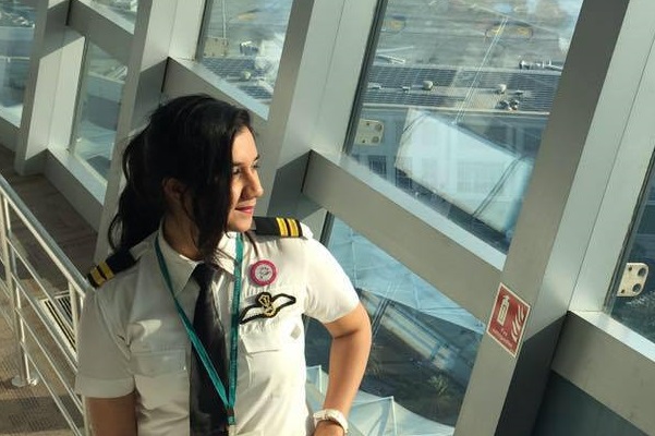At just an age of 21, Ayesha Aziz becomes the youngest pilot of India ...