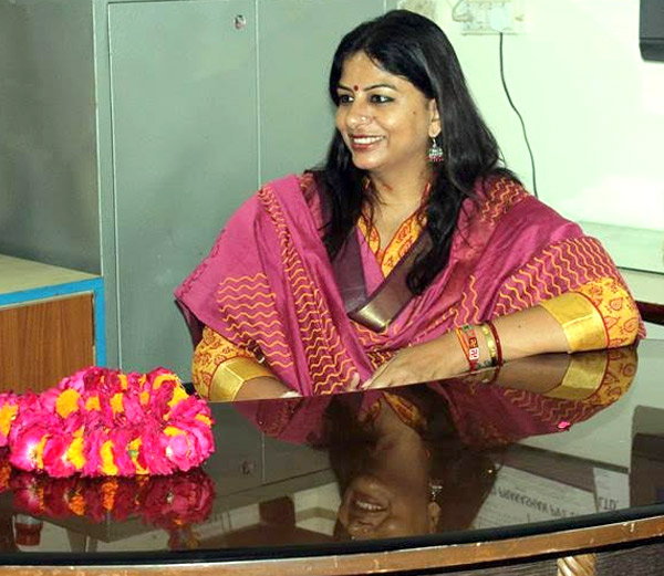 Another setback to Akhilesh, SP's women's wing president Shweta Singh ...