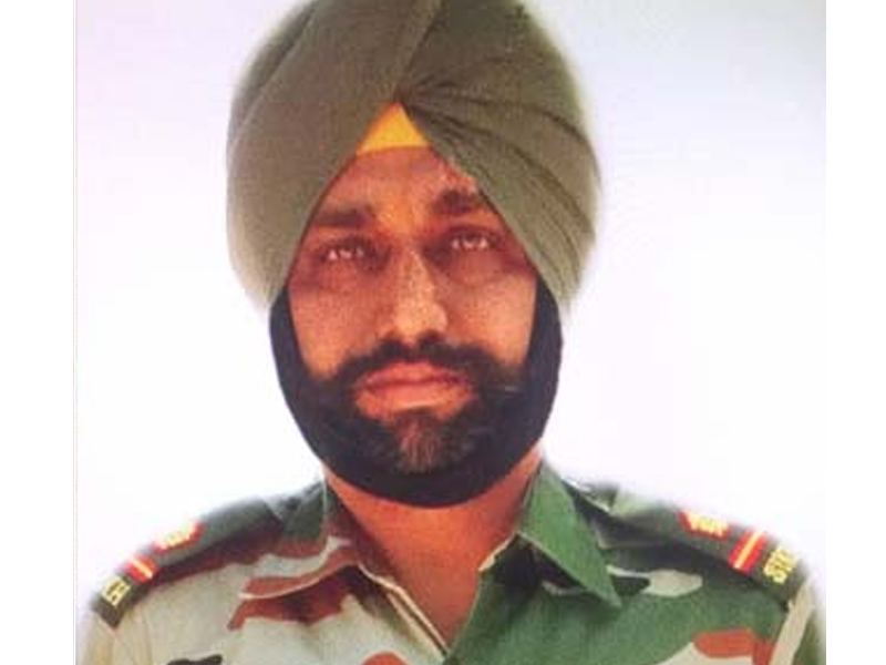 Martyr Paramjeet Singh laid to rest with full honours | India News ...