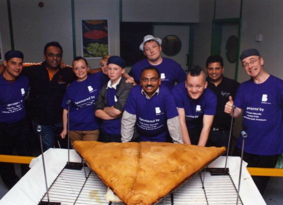UK mosque breaks Guinness World Record for biggest samosa at 153 kg ...