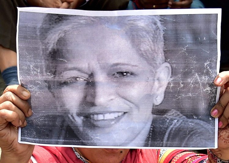 Gauri Lankesh shot dead: 10 things to know about this scribe who spoke ...