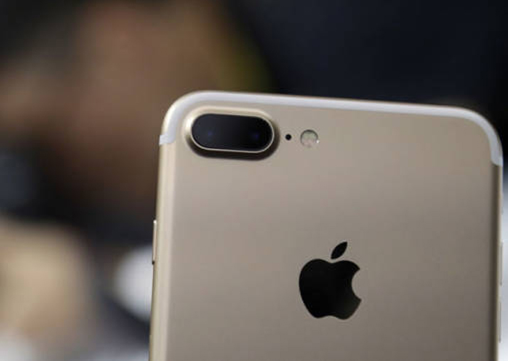 iPhone 8 Plus screen split open while charging: Reports | Business News ...