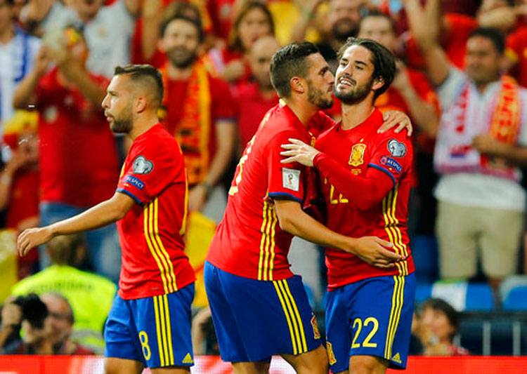 Spain closer to World Cup spot after rare defeat for Italy | Soccer ...