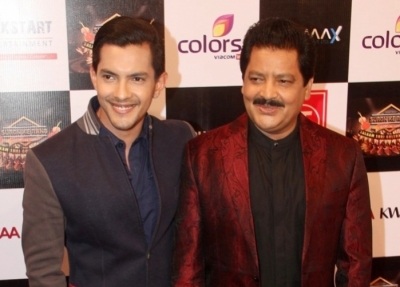 Here's what Udit Narayan said about son Aditya Narayan's abusive video ...