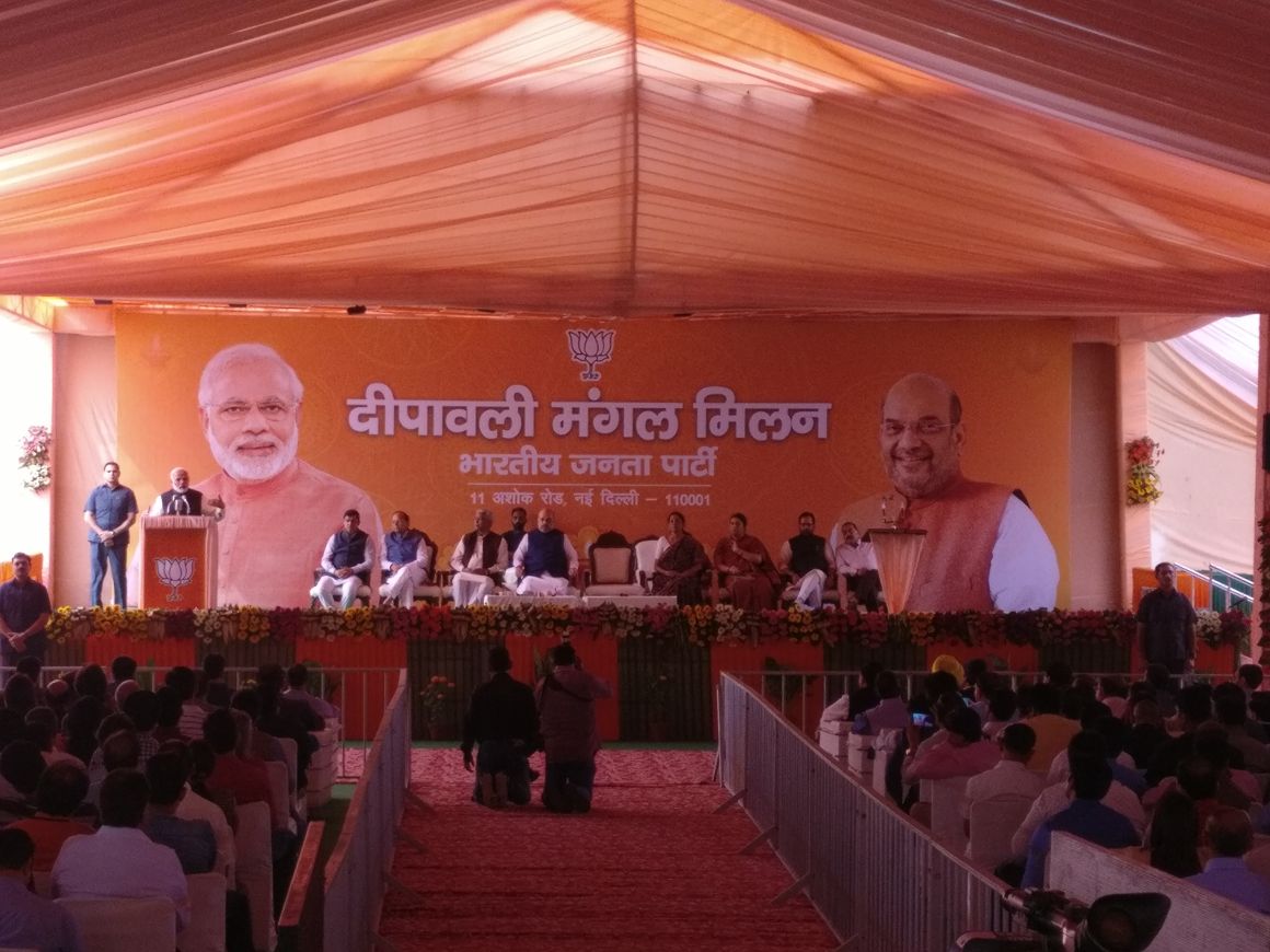 PM Modi attends Diwali Milan programme, thanks media for making Swachh ...