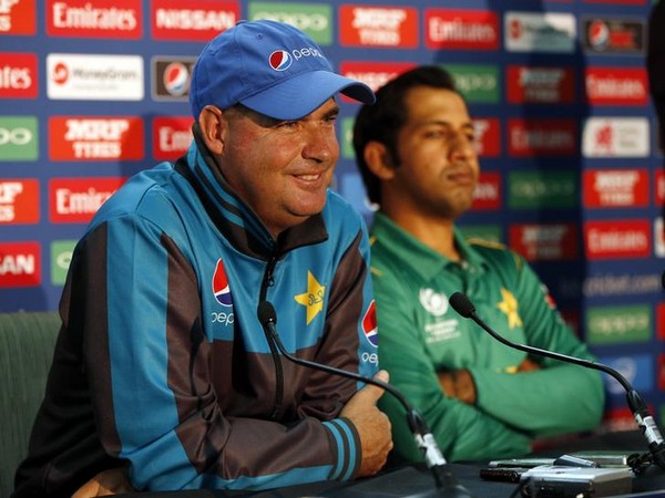 PCB extends coach Mickey Arthur's contract till 2019 ICC World Cup ...