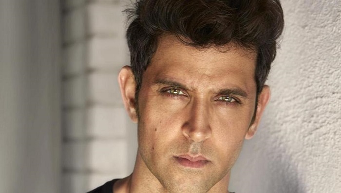 Master of Balance: Watch how Hrithik Roshan balances a ‘dumbell' on his ...