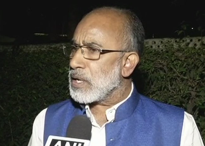 Passenger confronts Union Minister KJ Alphons over flight delay due to ...