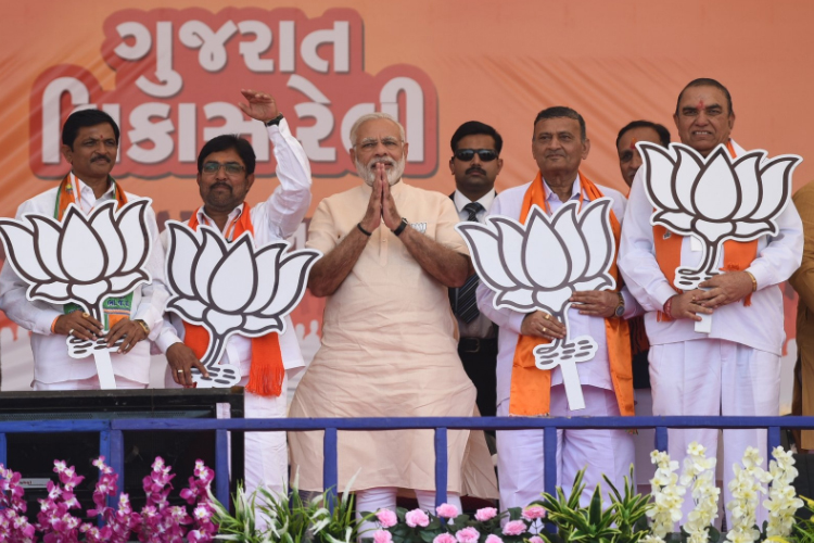 Those born with 'gold spoon' mocking poor man's sweat: PM Modi's jibe ...
