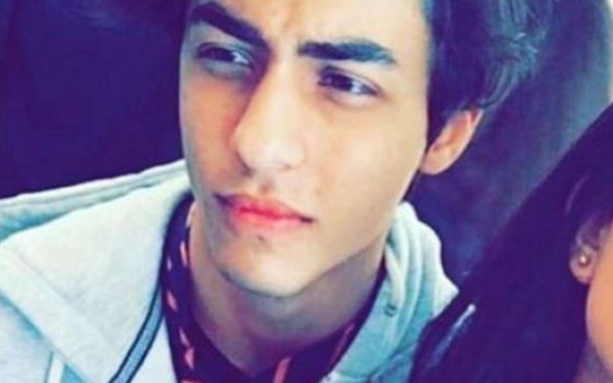 Shah Rukh Khan's son Aryan Khan looks Bollywood ready in this latest ...