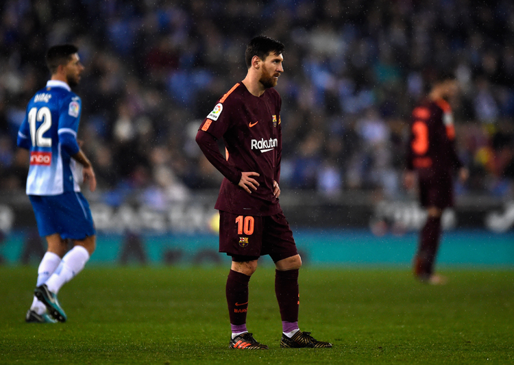 Lionel Messi misses penalty as Barcelona's long unbeaten run ends ...