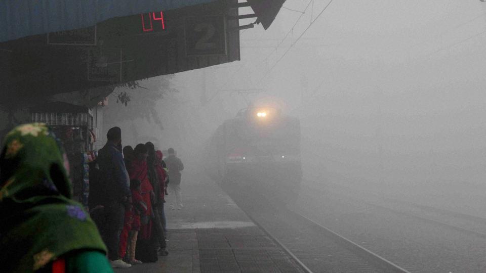 Dense fog engulfs Delhi; 28 trains cancelled, 36 delayed due to low visibility | India News ...