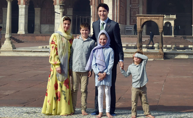 Canadian PM Justin Trudeau visits Jama Masjid with family | India News ...