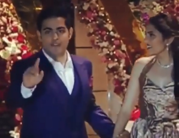 'Achcha Photo Chhaapna,' says Akash Ambani while posing with fiancée ...