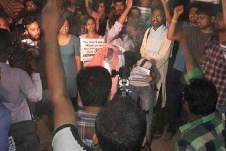 JNU: Student groups clash over screnning of film based on 'love jihad ...