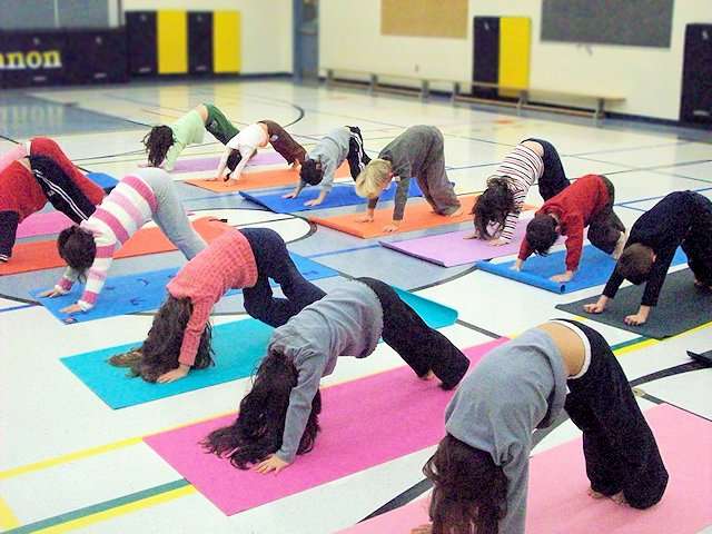 Health Alert: Yoga classes in school may help kids fight stress ...