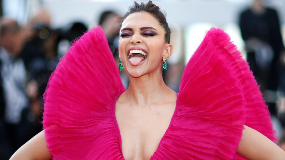 Ranveer Singh's comment on Deepika Padukone's quirky picture will ...