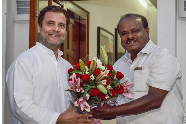 Congress-JD(S) govt in Karnataka: Kumaraswamy to take oath as CM today ...