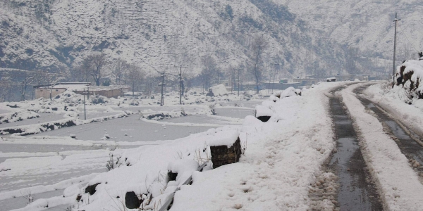 Incessant snowfall, landslide disrupt yatra to Kedarnath, Badrinath ...