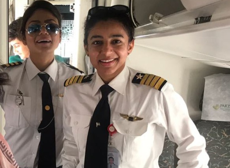 Two Pakistani women pilots applauded for bravery, Twitter calls them ...