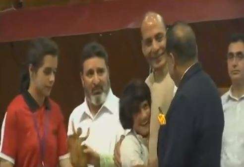 WATCH: Kashmiri kick-boxing champion Tajamul Islam hugs Rajnath Singh ...